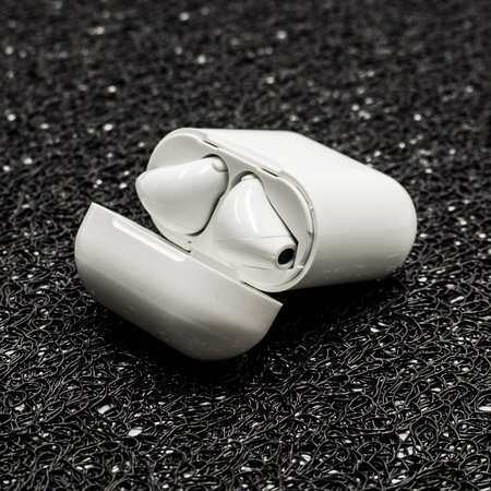 bezzhichni-bluetooth-slushalki-bez-kabel-s-kutiya-za-zarezhdane-beli ...